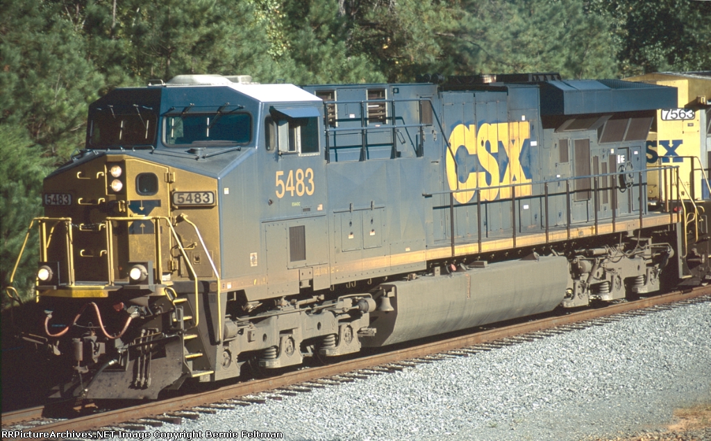 CSX ES44DC #5483, leading CSX train Q609,